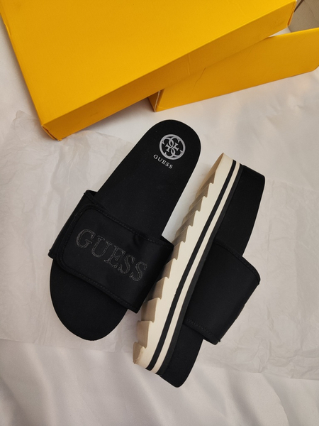 Лоферы из натуральной кожи. Сабо Guess.