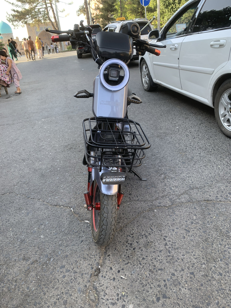 Sukuter sotiladi bonvi