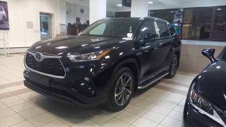 Toyota Highlander Hybrid GLE 2023 год в Наличии