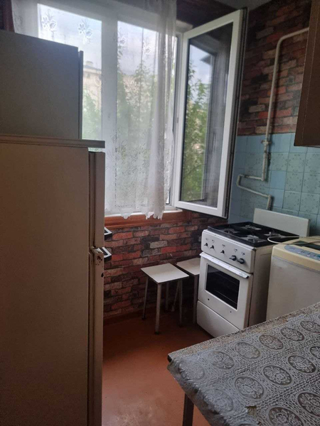 Продам квартиру на Мукими2/4/4 раздельные комнаты чистая с обстановкой