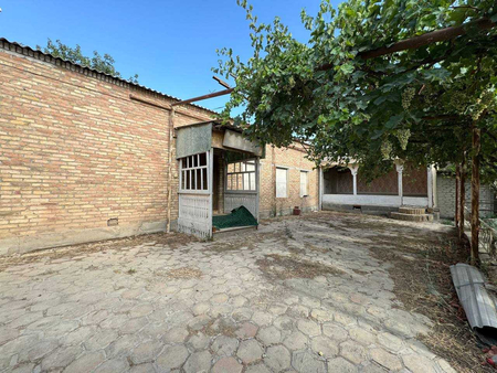 Tayyor 15 sotiqli hovli sotiladi.