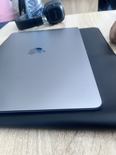 Macbook pro 2017 core i5 13 dyum 8/128