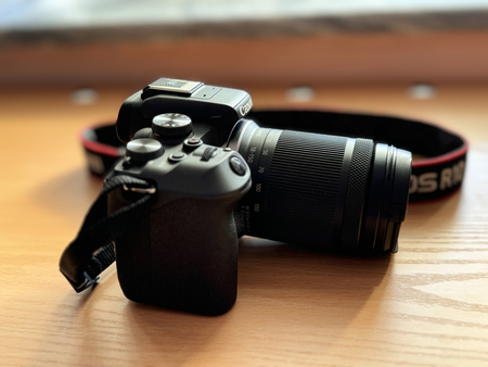 Продаю Canon EOS R10, как новый!