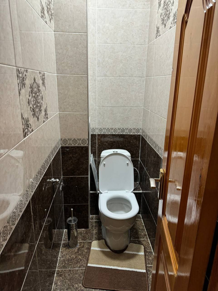 Uy sotiladi 4 xona 3 xona qilingan