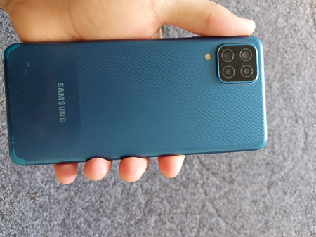 A12 holati ideal  xotira 32 gb aybi yoq karobka dakument bor