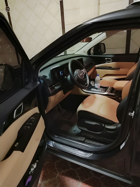 Kia carnival yngi 2023yil