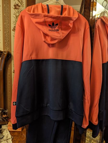 Продам женский спортивный костюм