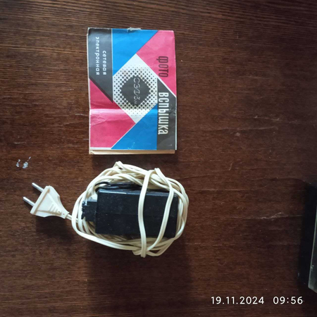 Продам советские фотоаппараты и вспышку к ним.