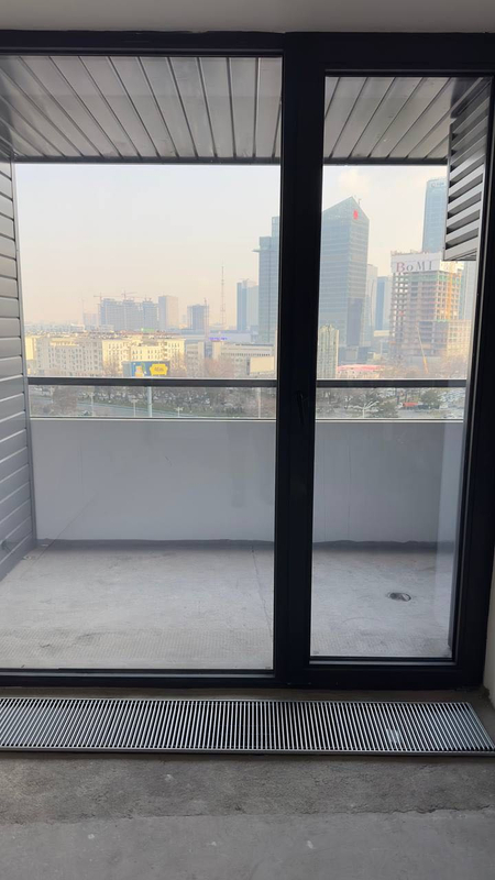 NRG U-Tower Sotuvda 1 xonalik korobka Tashkent Cityga manzara