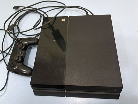 Продаётся PS4 б/у