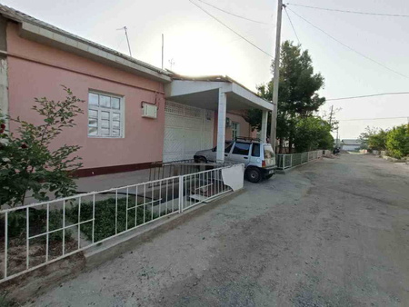 Qulayliklarga ega uy sotiladi