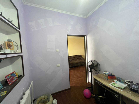Юнусабад-11,ор-р Мега, 2-х комнатная 4 этаж, средний ремонт, 50 м²