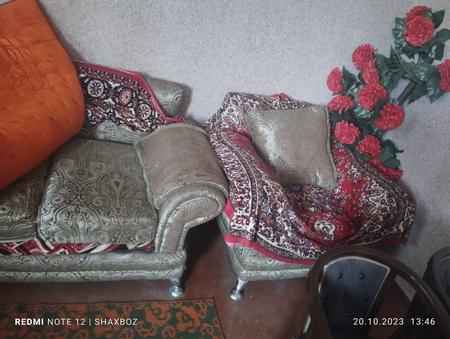 Divan sotiladi holati yaxshi