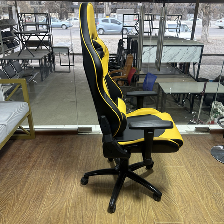 Игровое кресло для геймеры , есть гарантия