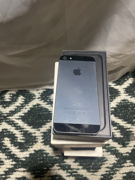 Iphone 5 va 5s sotiladi