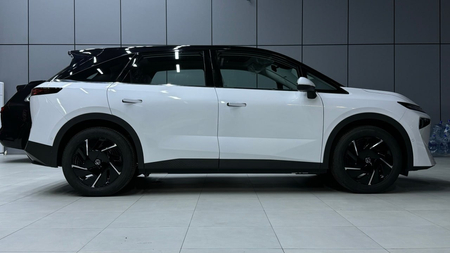 Nissan venucia full