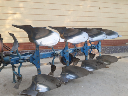 Lemken opal 140 sotladi