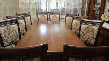 Продоётся стол и 10 стульев