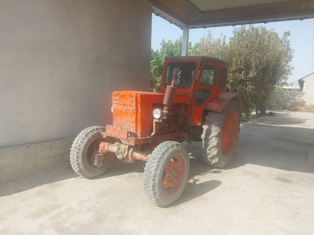 Traktor sotiladi