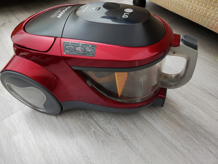 Продам мощный пылесос lg kompressor