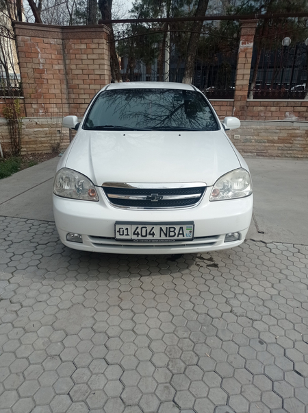 Продаётся lacetti 1.8 в хорошем состоянии
