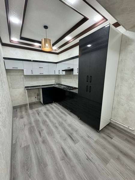 3 xonalik 3 etaj Gor balitsa Krasni kirpich 102 kv 65000