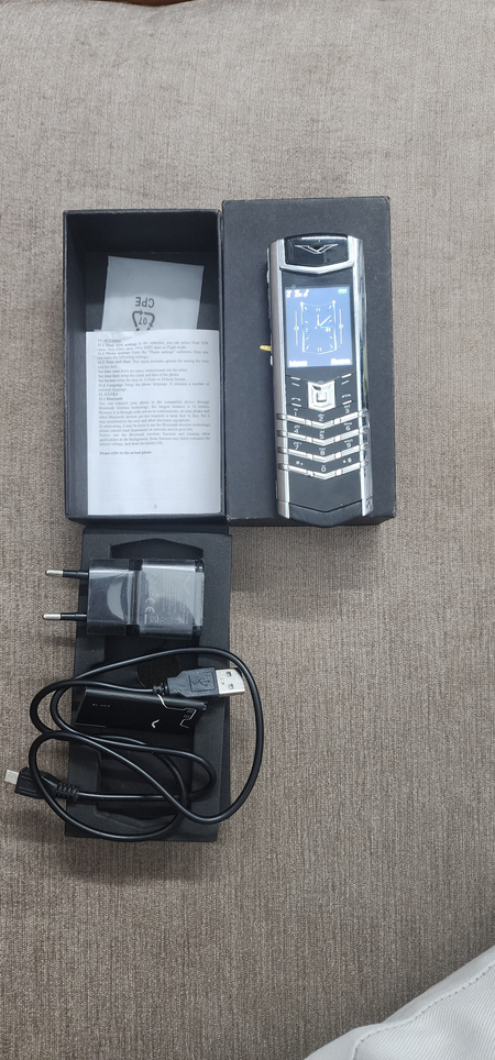 VERTU hali yangi RM-266V