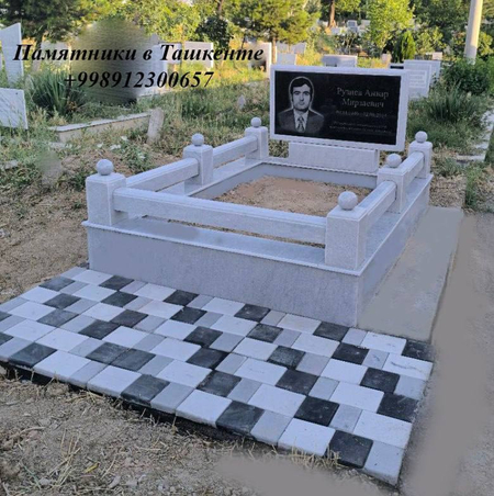 Памятник из белого мрамора