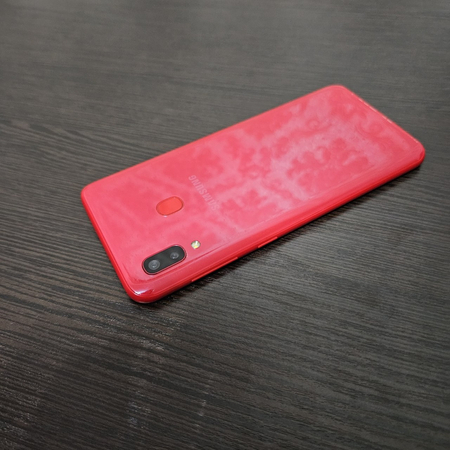 Samsung  A20 srochna sotiladi
