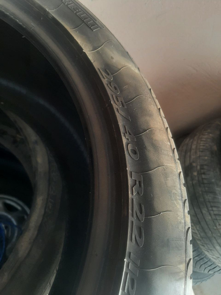 295/40 22R Pirelli Scarpion komplek