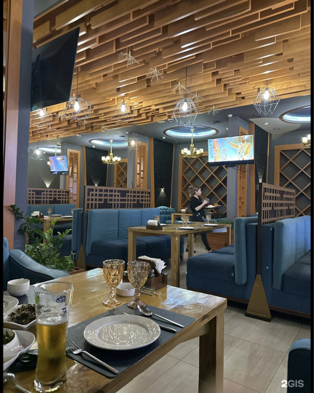 Kafe va restoranlar uchun mebellar zakazga.