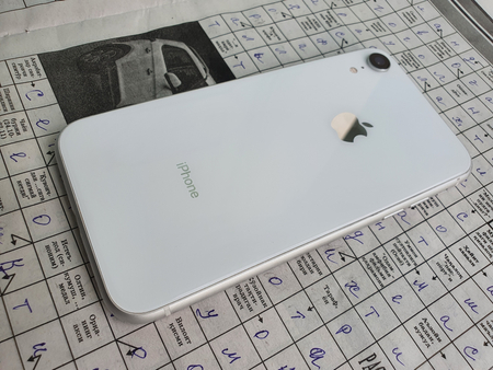 Iphone Xr  4/64Gb.  80% IDEAL