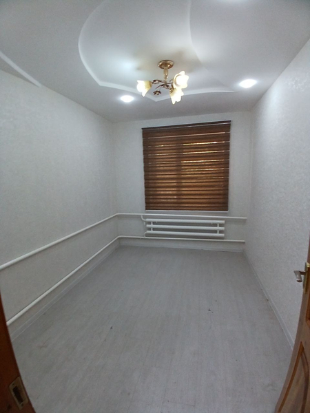 3-х комнатная квартира вдоль дороги.  Азиз базар