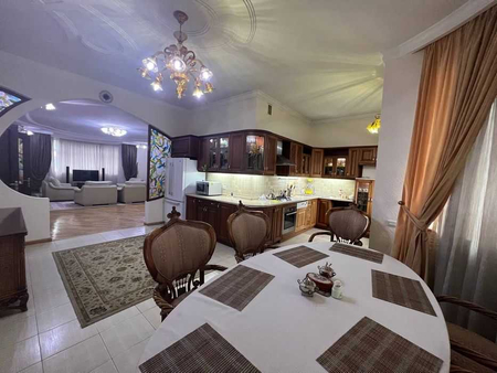 New building 4 room 3bedroom 3bath Taras Shevchenko street metro Oybek