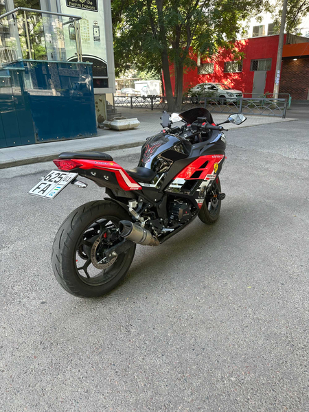 Kawasaki Ninja 400 / 2024