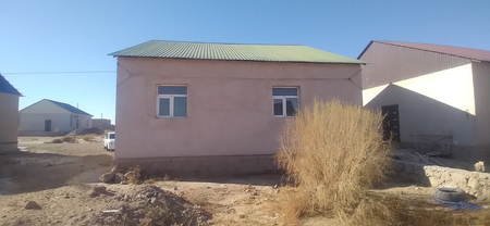 Иподромда жай сатылады 2 кошеде жол бойына жакын