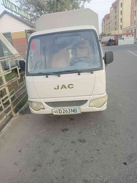 JAC moshina sotiladi