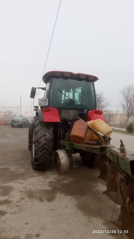 Belarus traktor sotiladi