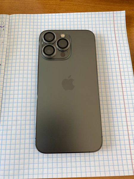 Продам свой Iphone 13 pro 256 GB в идеальном состоянии 79% емкость
