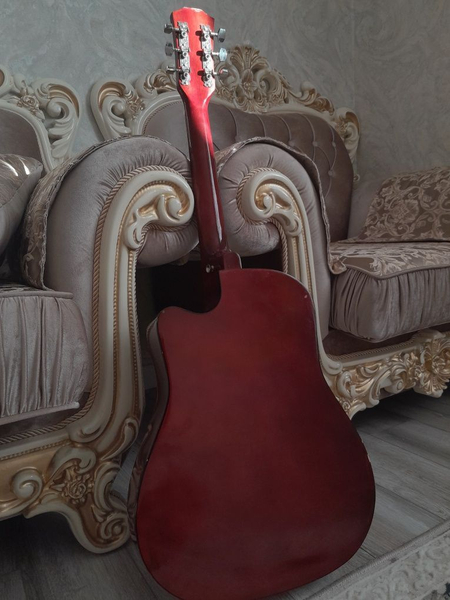Gitara yangi Rossiyadan kelgan 
Gitara yangi Rossiyadan kelgan