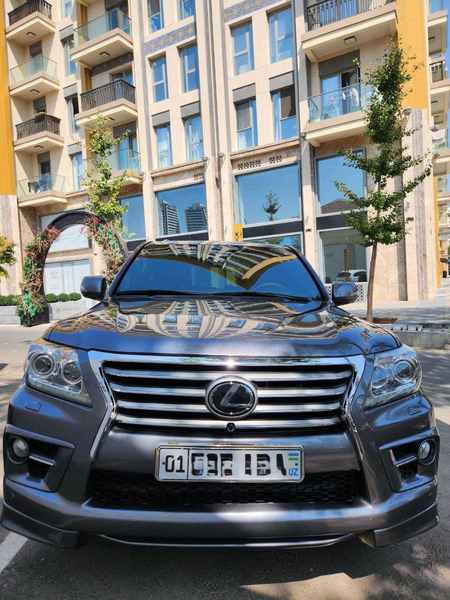 Мощный LEXUS LX570 c прозрачной историей