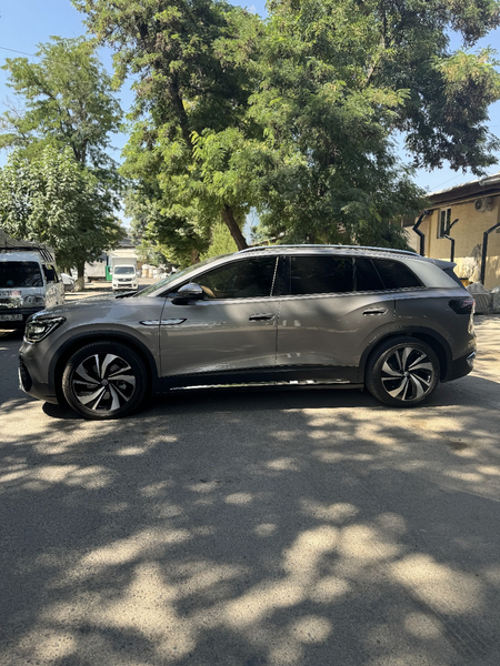 Wolsvagen ID6 Pure +  2021 yil