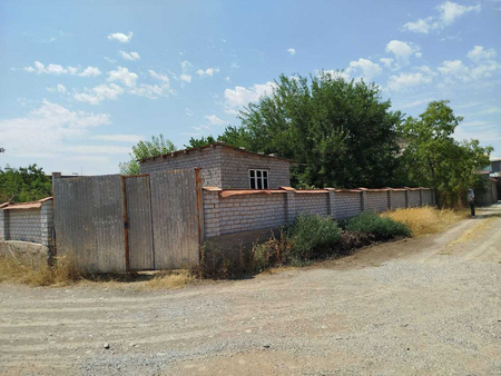 Yangi O‘zbekiston bog‘i yonida 6 sotxli dacha sotiladi