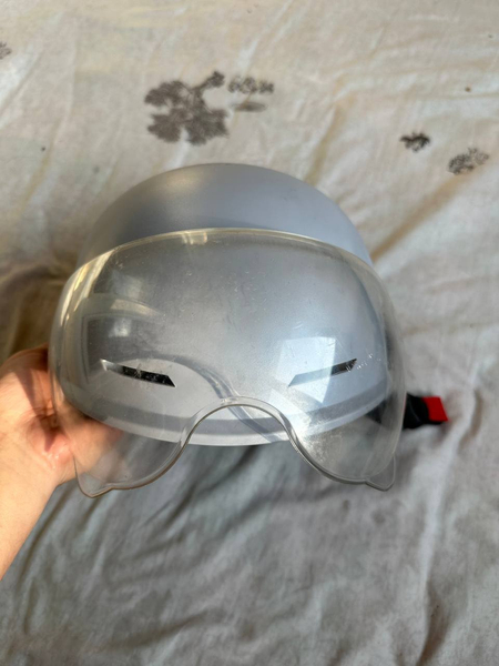Kaska. Shlem. Moto va veloskuterga