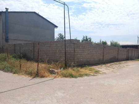 madanyatta 6 sotix yer sotiladi