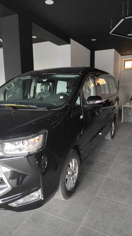 JAC M4 Komfortni yaxshi kuruvchilar uchun miniven
