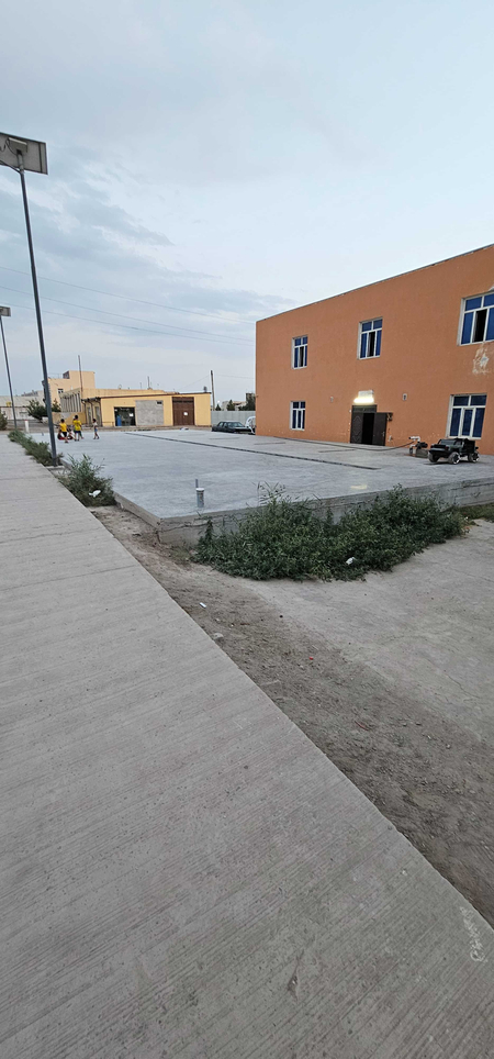 Qoshkopir tuman markazida uy sotiladi srochni
