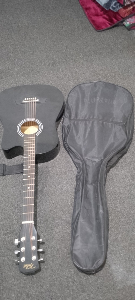 Gitara 38 raz 750 ming kelishamiz remin gʻilob bor 15 kun buldi olgani