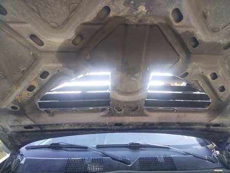 Продается капот и жабры Jeep ZJ