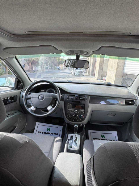 Chevrolet Lacetti sotiladi